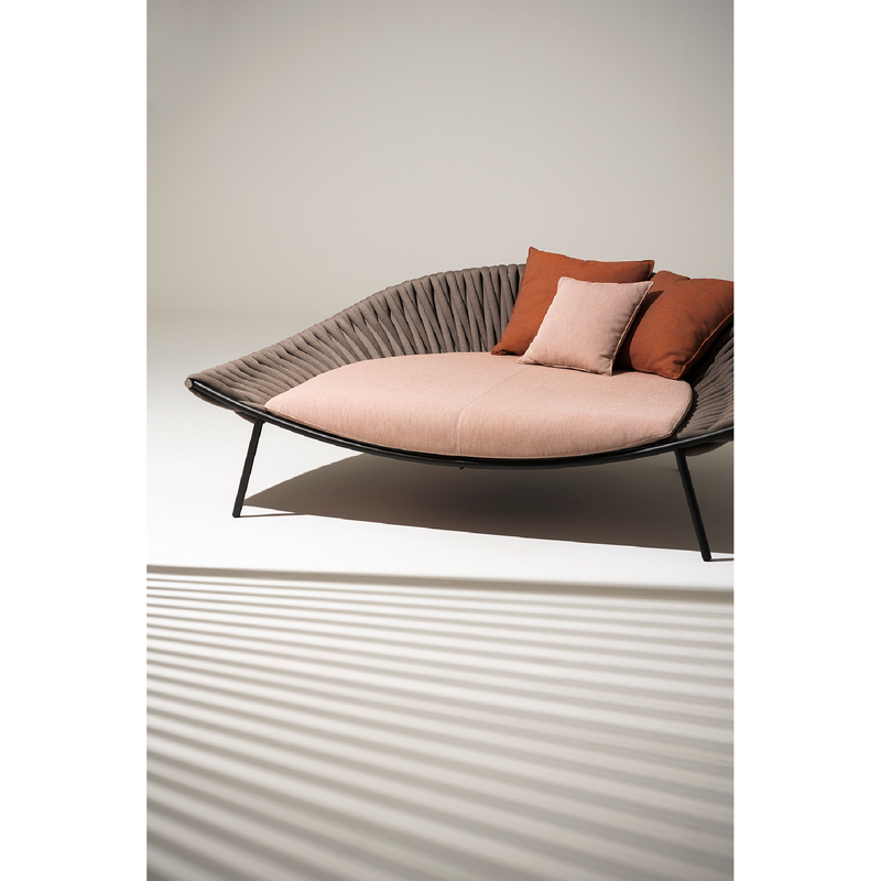 Braided Outdoor Daybed | Roda Arena | Italian Furniture ...